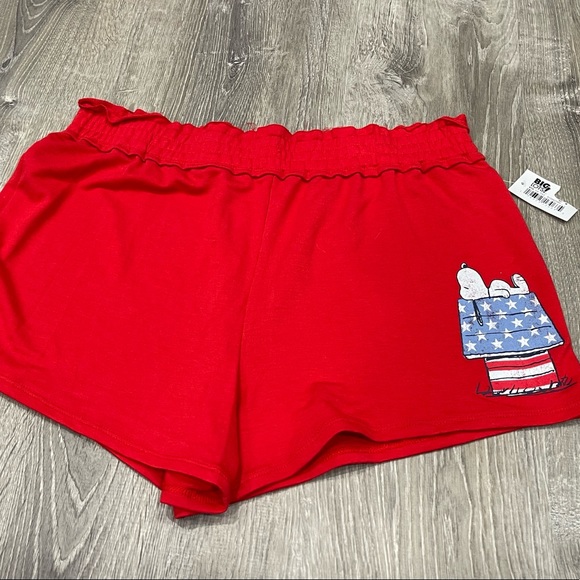 Snoopy | Shorts | New Snoopy On Patriotic Dog House Peanuts Shorts J27 ...